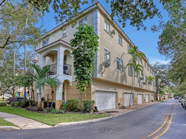 2850 S Oasis Dr, Boynton Beach, FL 33426 | MLS #R11134 | Compass