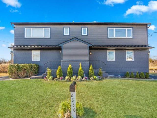 2850 Shore Rd, Seaford, NY 11783