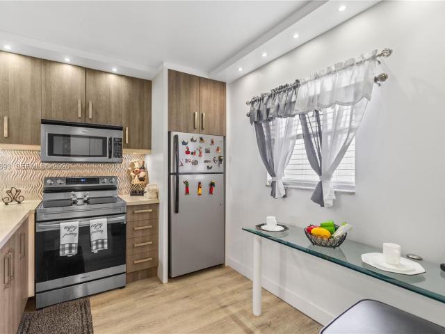 2850 Somerset Dr, Unit 410L, Lauderdale Lakes, FL 33311 | MLS #A12010