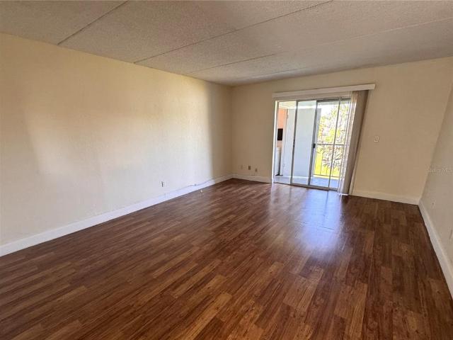 2850 Somerset Park Dr, Unit 201, Tampa, FL 33613 | MLS #O6390