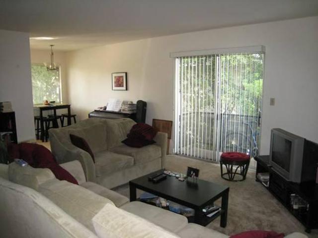 $2850 / 2br Large 2 BR, College Ave Best Location