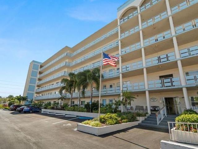 2850 59th St S #202, Gulfport, FL 33707