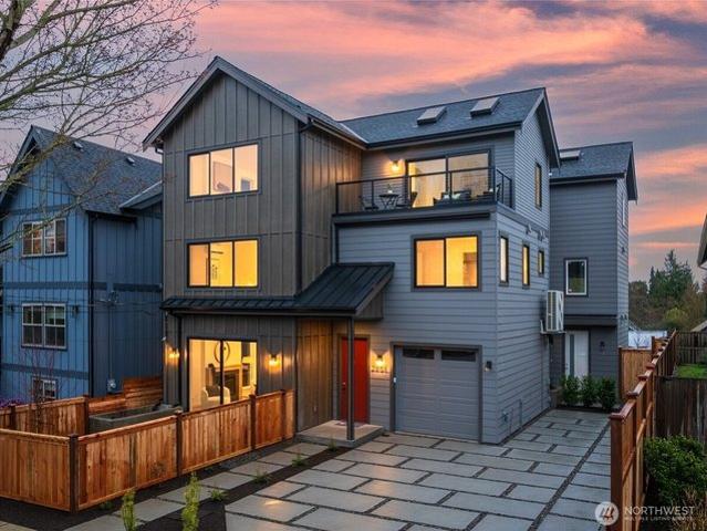 2851 NW 70th St, Seattle, WA 98117