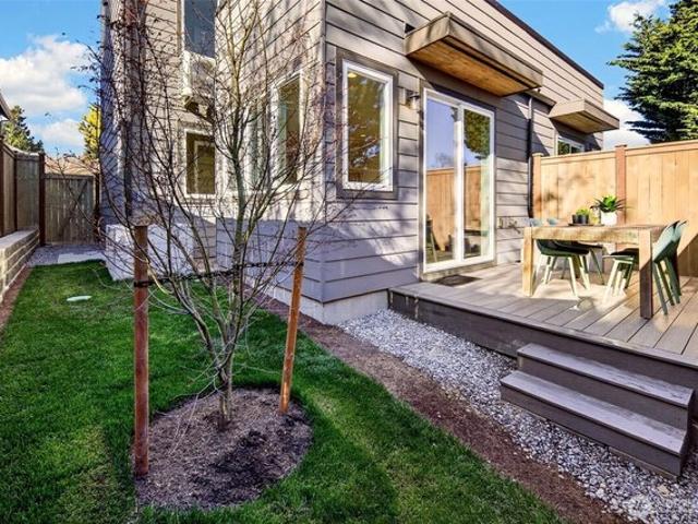 2851 NW 70th St Unit B, Seattle, WA 98117