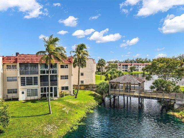 2851 E Sunrise Lakes Dr Apt 106, Sunrise, FL 33322