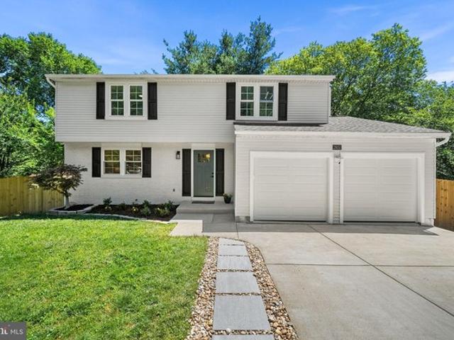 2851 Edgelea Rd, Vienna, VA 22181