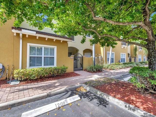 2851 W Prospect Rd Unit 1209, Tamarac, FL 33309