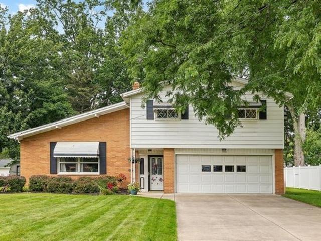 28520 Spruce Dr, North Olmsted, OH 44070