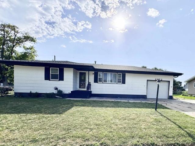 2852 34th Ave, Columbus, NE 68601
