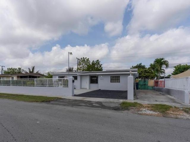 28530 SW 143rd Ct, Homestead, FL 33033