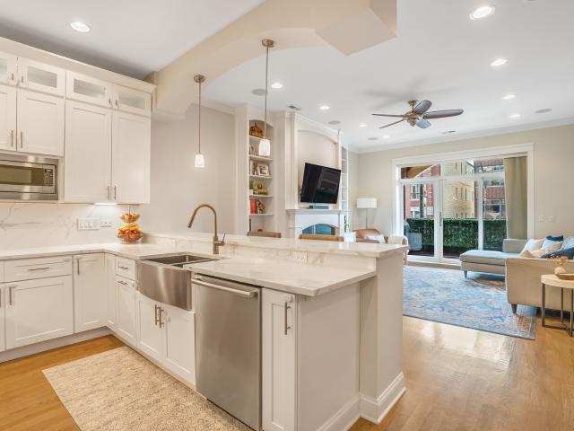 2853 N Halsted Street # 201