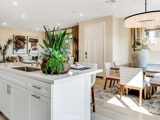 2853 E Amberley Privado