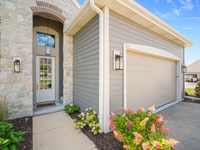 2853 Fox Lake Cir, Unit 201