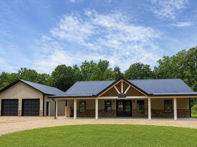 2853 Lick Creek Rd, Linden, TN 37096