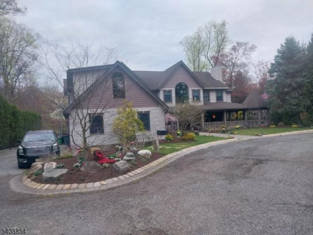 285 Chestnut Ridge Rd, Woodcliff Lake, NJ 07677 | MLS #4008 | Compass