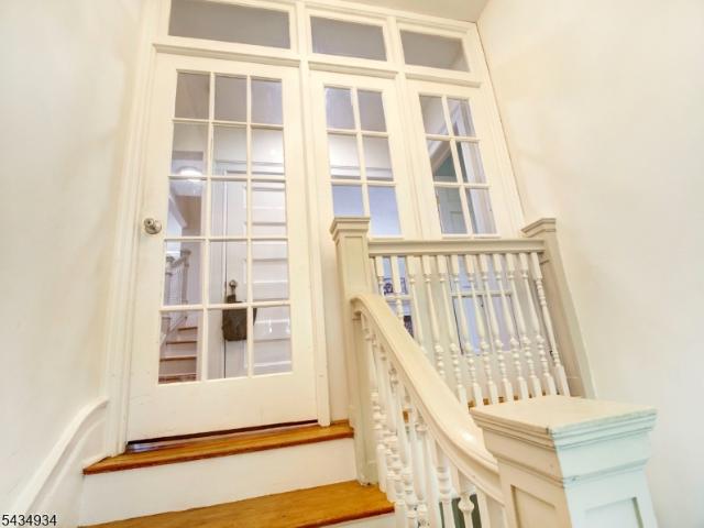 285 Claremont Ave # 2