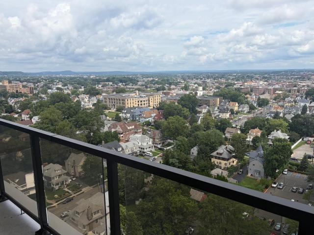 285 Aycrigg Ave # 22D