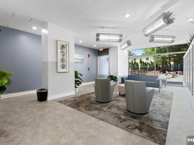 285 Aycrigg Avenue # 15C