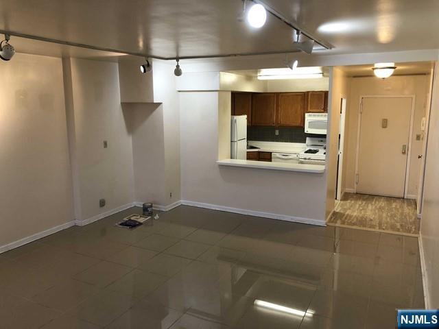 285 Aycrigg Avenue # 22D