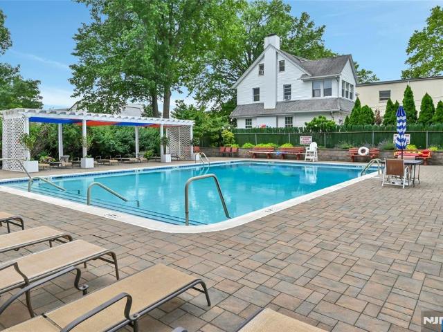 285 Aycrigg Avenue # 22J