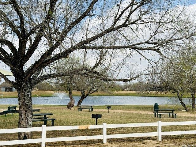285 Brianna Ct, Von Ormy, TX 78073