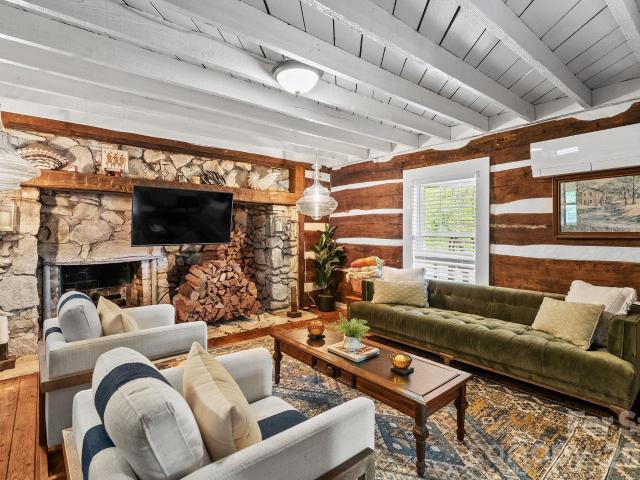 285 Glenaire Drive