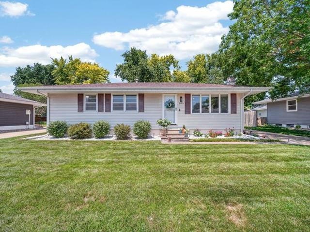 285 Gray Ave, Waukee, IA 50263