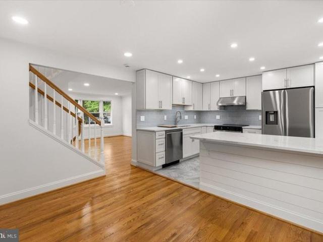 285 Gundry Dr, Falls Church, VA 22046