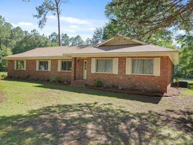 285 Knotty Pine Dr, Jesup, GA 31545