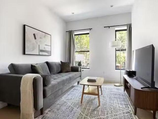 285 Kingsland Ave, Greenpoint 1 Bedroom 1 Bath