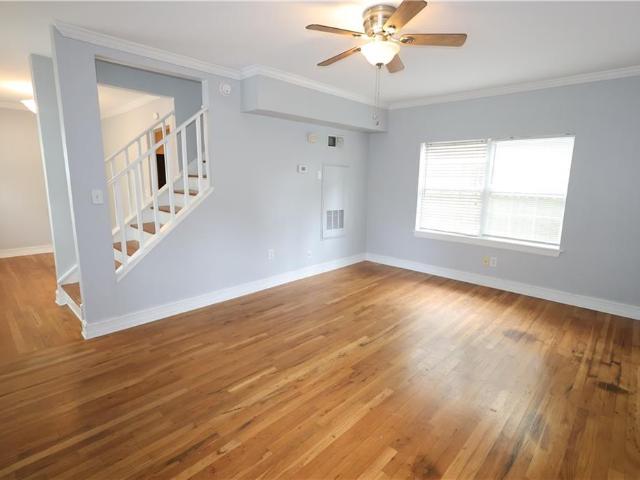 285 Oxford Place NE 2
