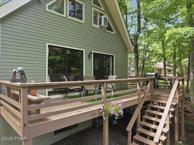 285 Lakeview Drive W