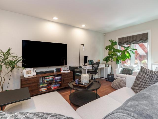 285 Lear Street # 4