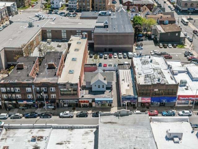 285 Monroe St