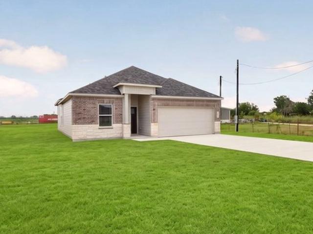 285 Medina Verde Dr, Natalia, TX 78059