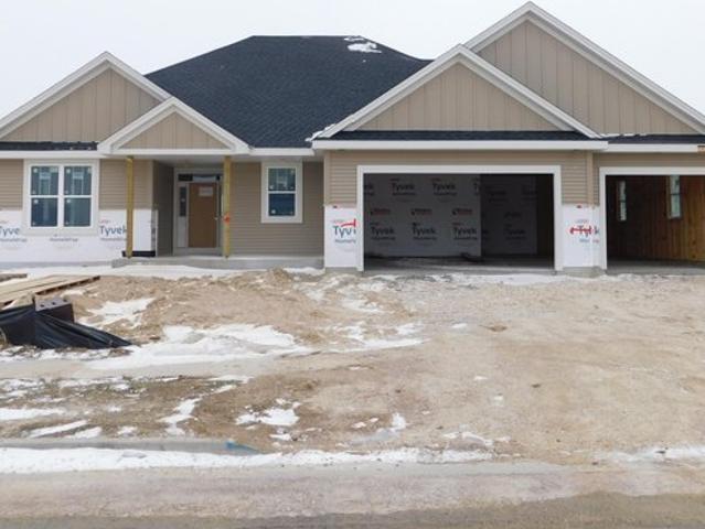 285 Mulberry Ln, Grafton, WI 53024