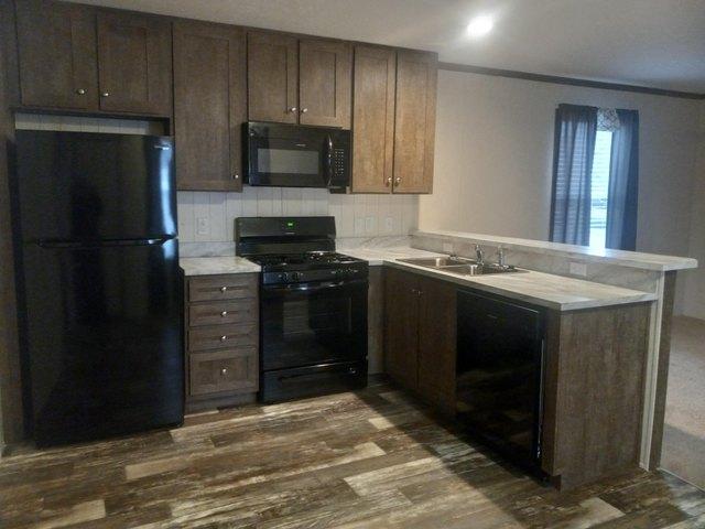 285 Mulberry Unit 285, Belleville, MI 48111