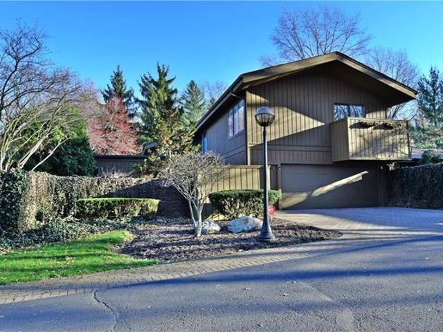 285 North Rd NE, Howland, OH 44483