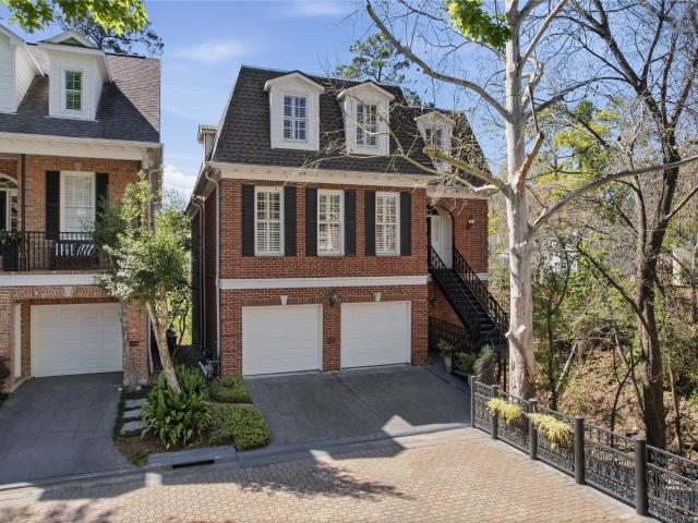 285 Sugarberry Circle