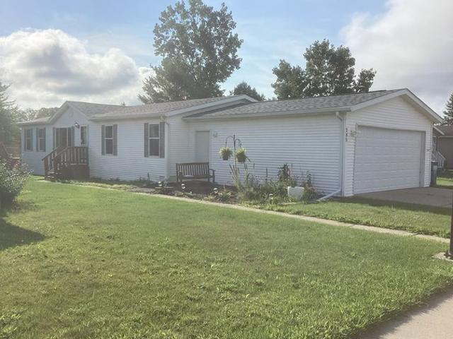 285 Riverview Dr, Saline, MI 48176