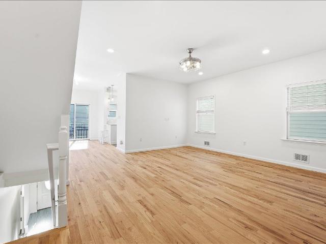 285 Terrace Ave
