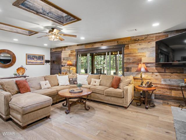2864 Woodpecker Lane