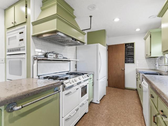 28656 Old Highway 30