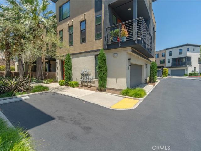 2866 N Glassell