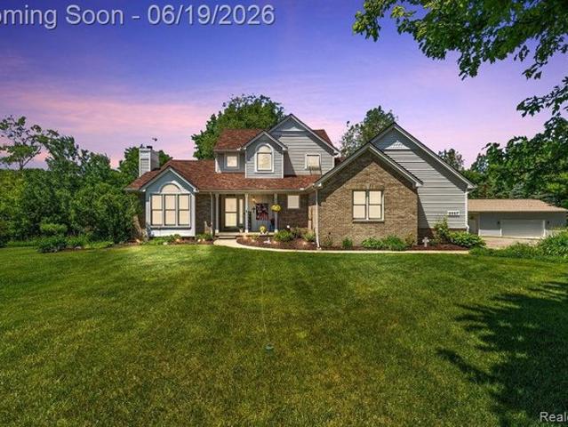 2867 Iris Ln, Hartland Township, MI 48353