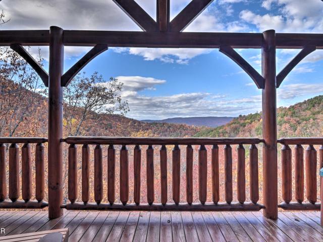2867 White Oak Ridge Lane