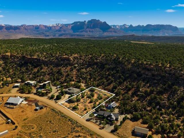 2868 N Foothill Dr, Apple Valley, UT 84737