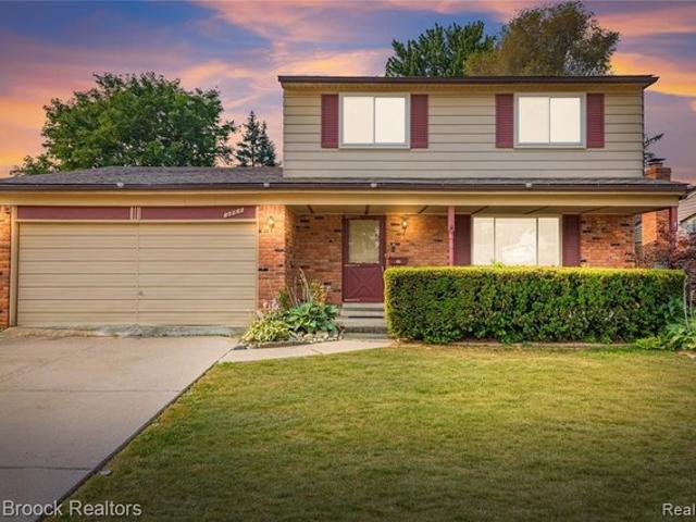 2868 Belcher Dr, Sterling Heights, MI 48310