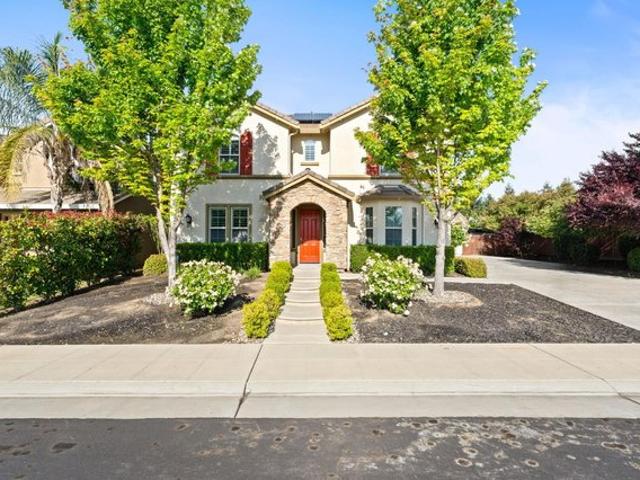 2868 Graybark Ave, Clovis, CA 93619