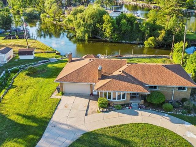 28697 S River Rd, Harrison Township, MI 48045